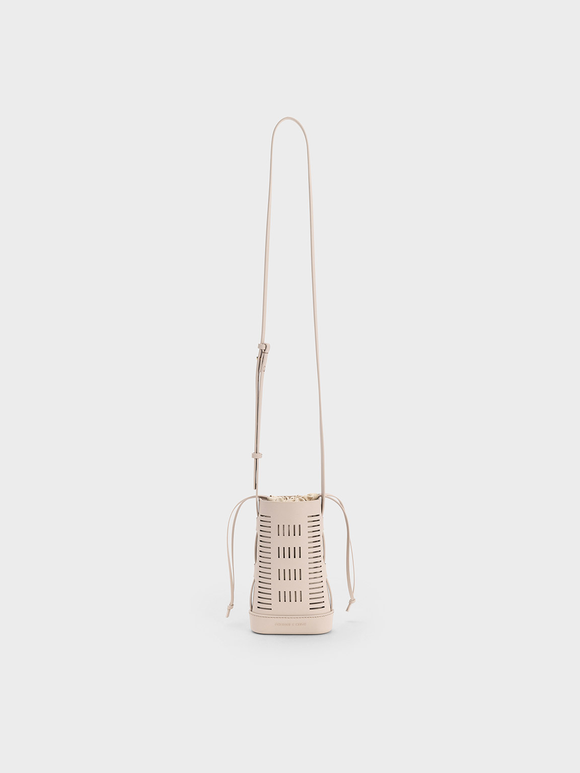 Estuche para móvil Delphi con recortes - Avena - CHARLES & KEITH US